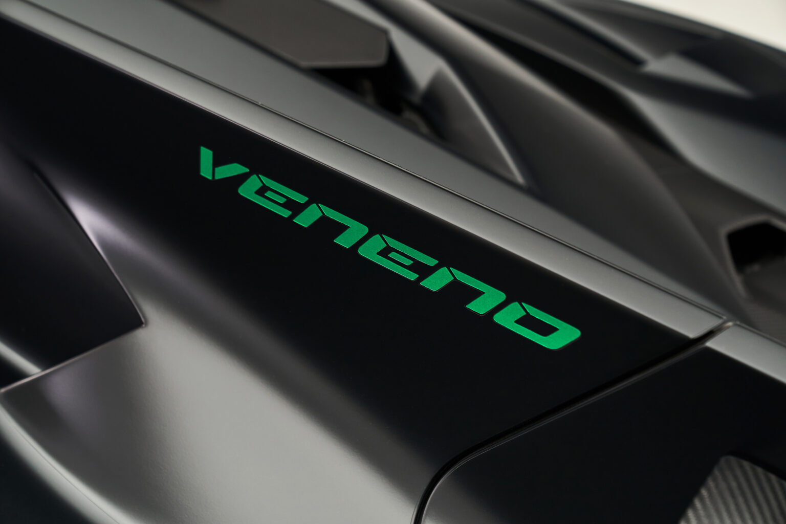 Lamborghini Veneno Roadster 1 of 9 in the world - VIP MOTORS
